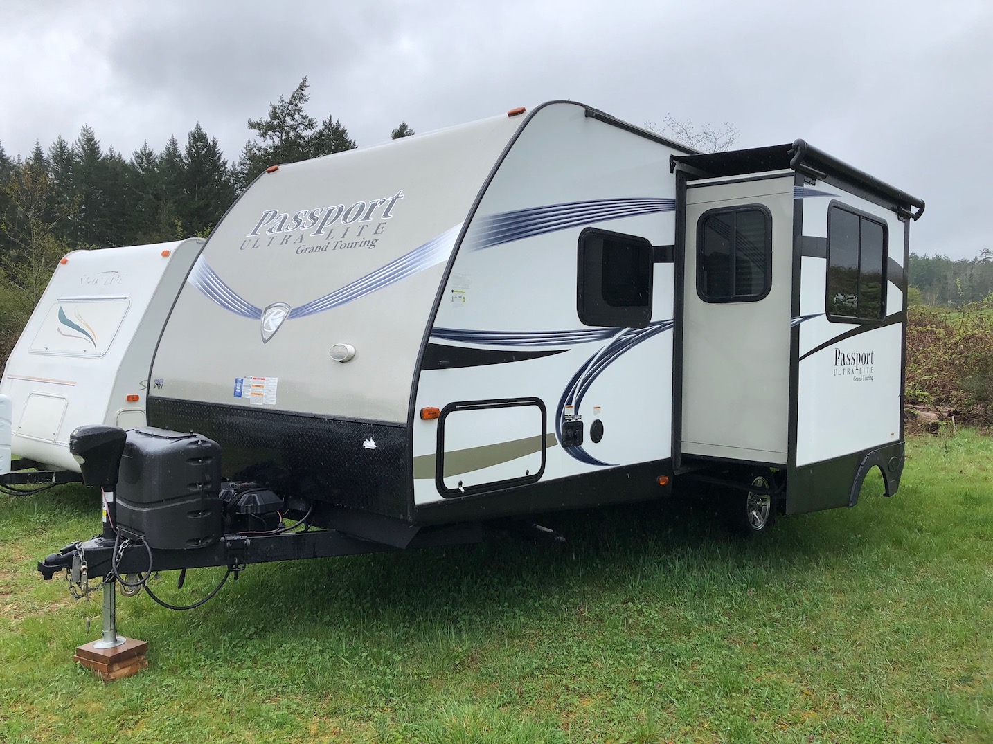CHOOSING A NEW RV - New Beginnings Part III - Our Home Has 6 Wheels
